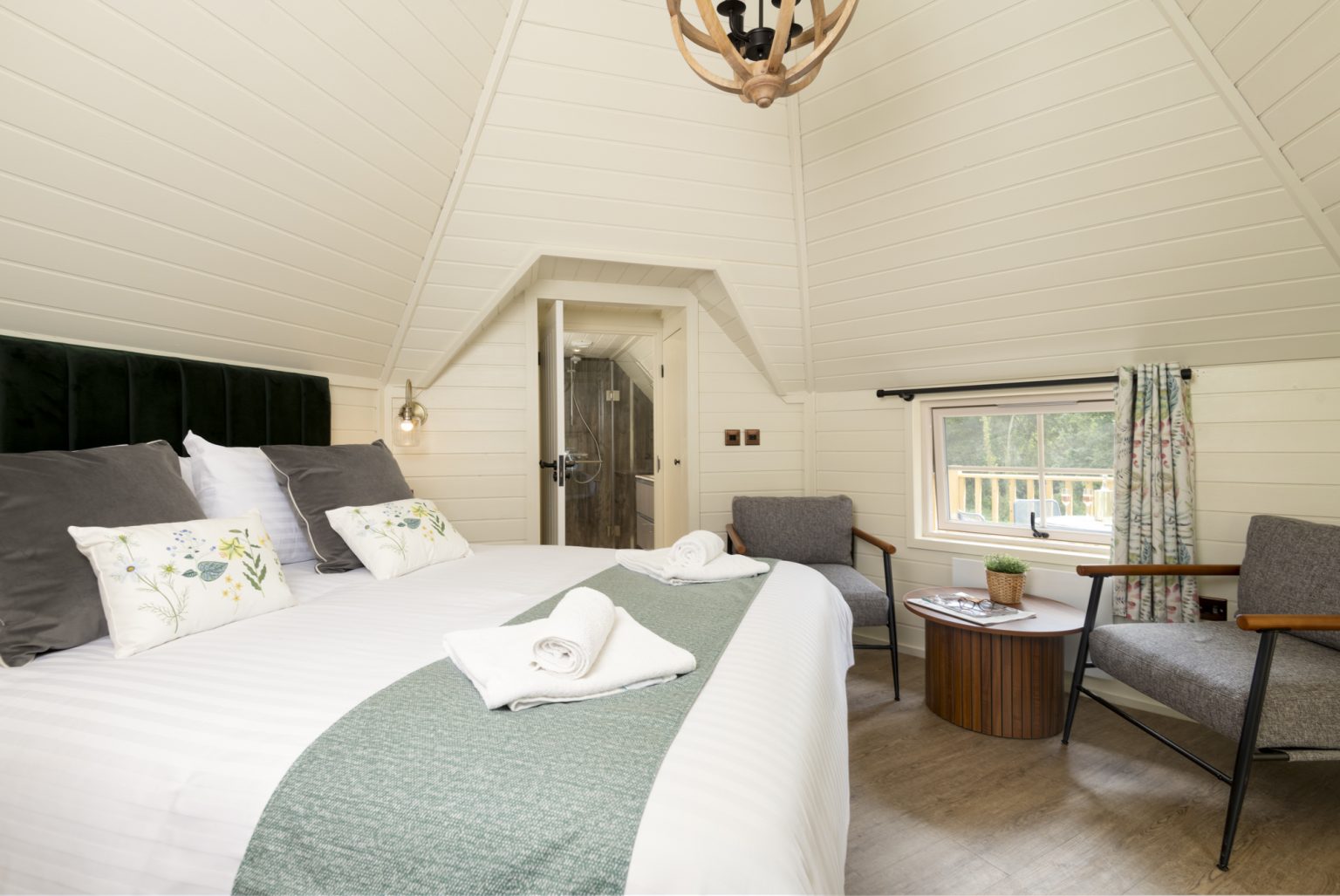 One Bedroom Treehouse with Hot Tub | Romantic Woodland Breaks | Otter Falls