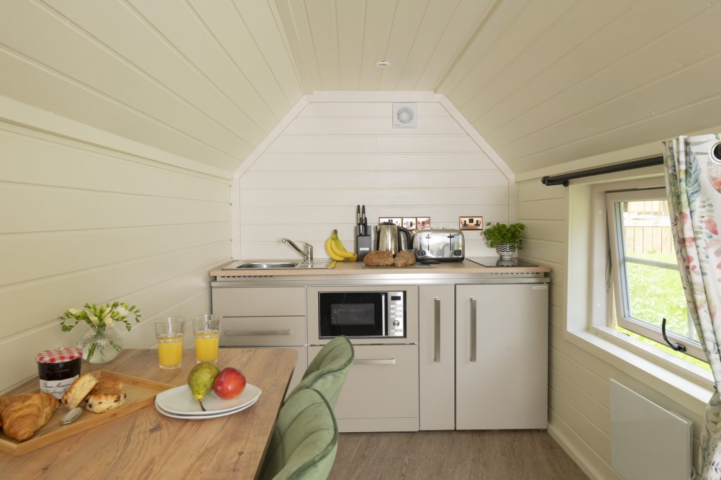One-Bedroom Treehouse with Hot Tub - Otter Falls
